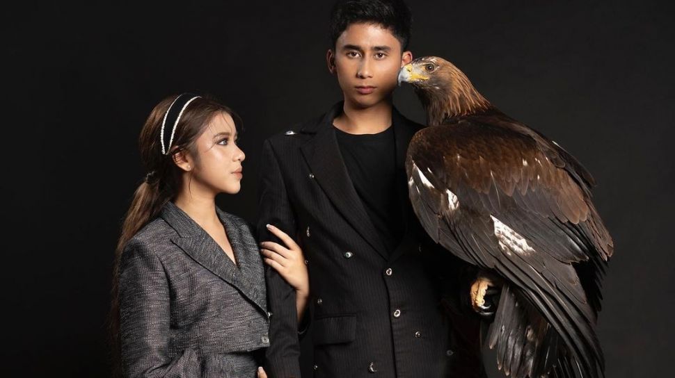Deretan Artis Umrah Bareng Pacar, Ada Tiara Andini dan Alshad Ahmad!