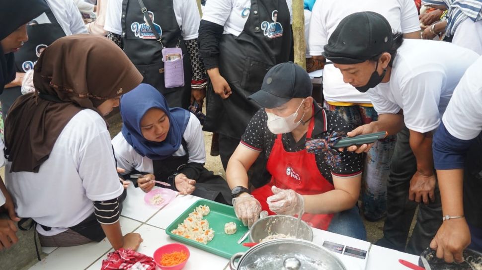Beri Bantuan Pelatihan Kuliner, Emak-emak di Karawang Beri Dukungan untuk Sandiaga Uno