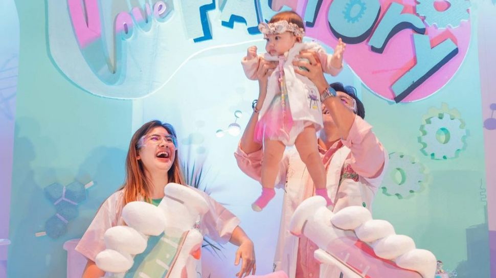 8 Potret Gender Reveal Anak Kedua Felicya Angelista dan Caesar Hito ...