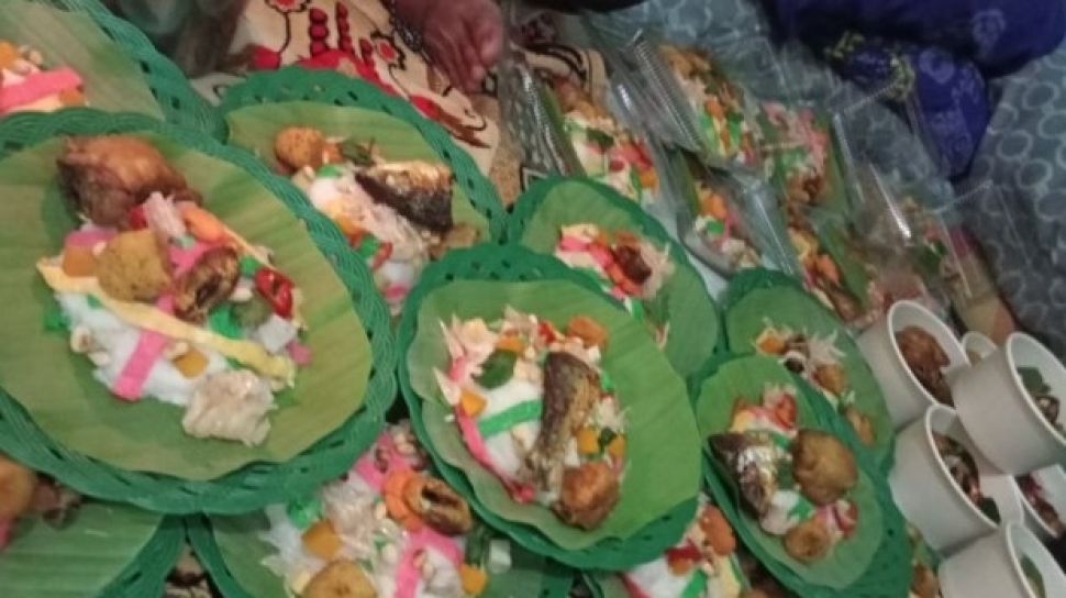 Warga Sulawesi Selatan Peringati 10 Muharram Dengan Membuat Bubur Syura