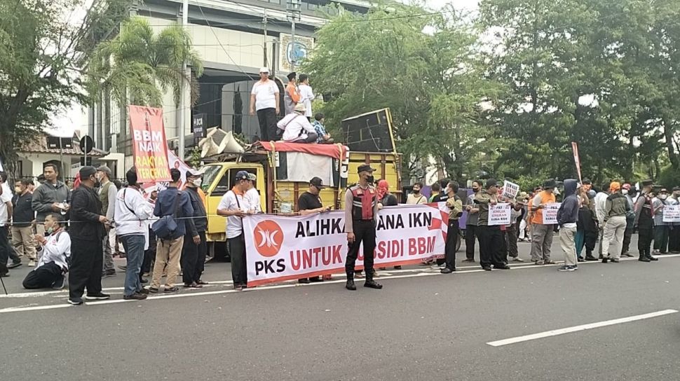 Aksi Demo Tolak Kenaikan BBM, Kader PKS Soloraya Desak Pemerintah Kreatif Mencari Solusi