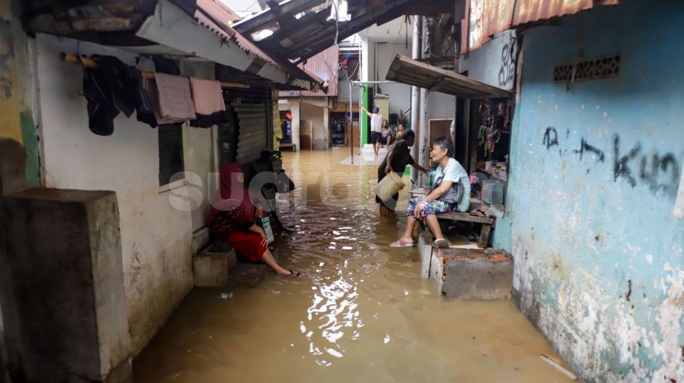 Diguyur Hujan Deras, 68 RT dan 6 Ruas Jalan di Jakarta Terendam Banjir Diguyur Hujan Deras, 68 RT dan 6 Ruas Jalan di Jakarta Terendam Banjir