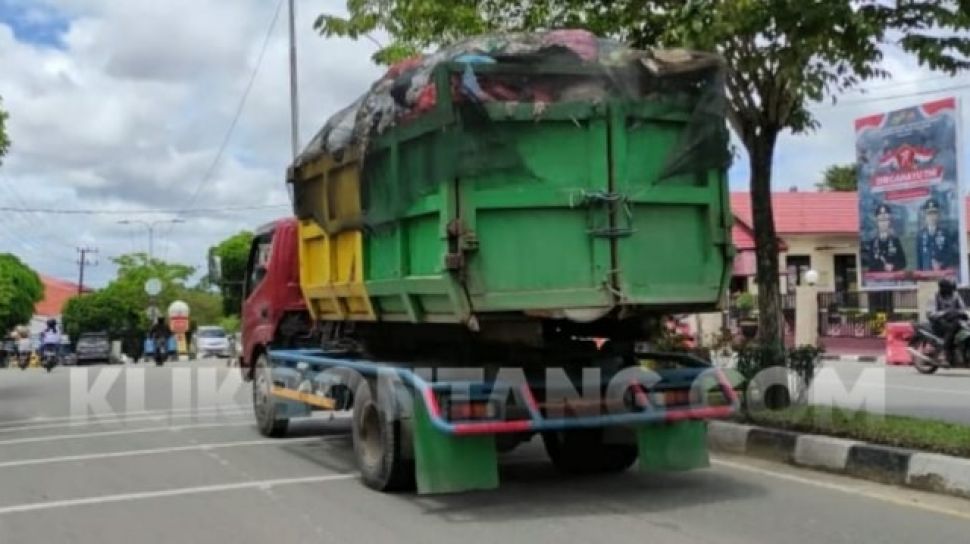 DLH Bontang Terpaksa Pakai Mobil Tua Angkut Sampah, Kurang Unit?