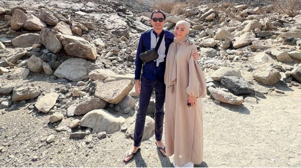 4 Wisata yang Dikunjungi Ayu Dewi dan Regi Datau Saat Umrah, Selalu ...