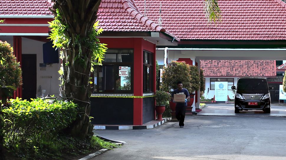 Mobil Para Perampok Rumdis Walkot Blitar Terekam CCTV, Pakai Plat Merah ...