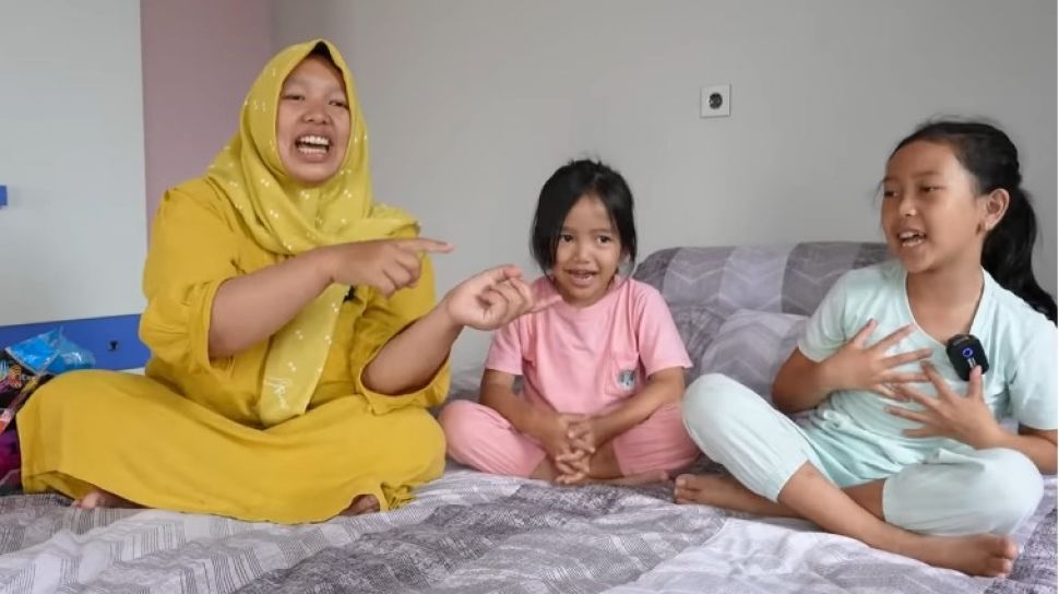 Kalahkan Atta Halilintar dan Ria Ricis, Zuni and Family YouTuber ...