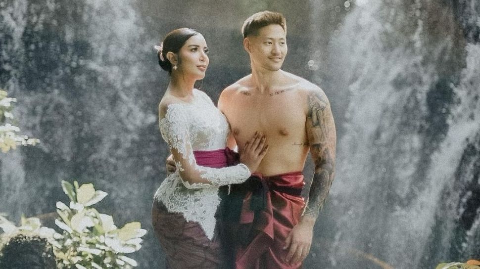 5 Potret Romantis Lionel Lee Bersama Millen Cyrus: Aku Open Minded