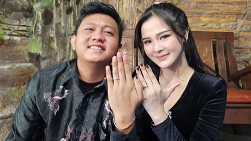 5 Potret Cantik Bella Bonita, Wanita yang Akan Dinikahi Denny Caknan ...
