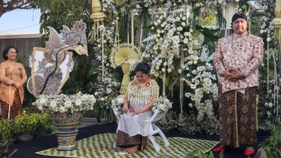 Ciptakan Lagu Baru untuk Sang Anak, Ndarboy Genk Gelar Acara Mitoni Besar-besaran dengan Adat Jawa