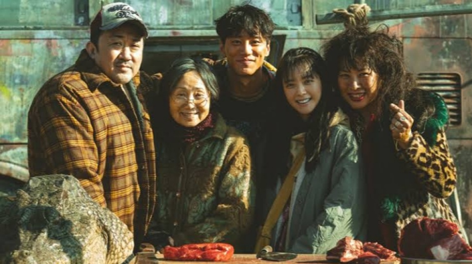 Review Film 'Badland Hunters', Bertahan Hidup di Kota yang Hancur