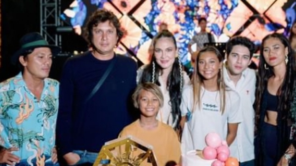 Tak Kalah dari Maxime Bouttier, Moncernya Pekerjaan Ismael Dully Kakak ...