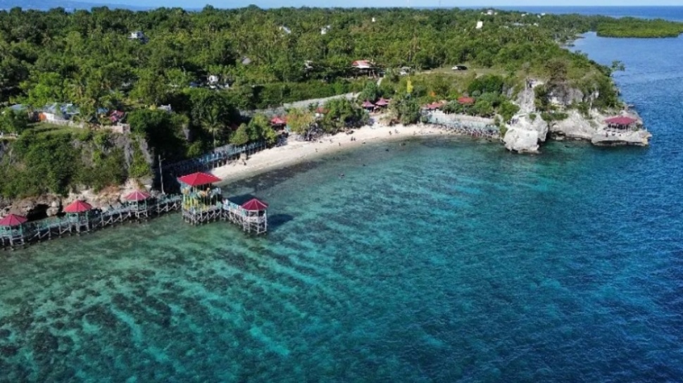 Pantai Dato di Majene, Suguhkan Pemandangan Indah yang Siap Temani Harimu