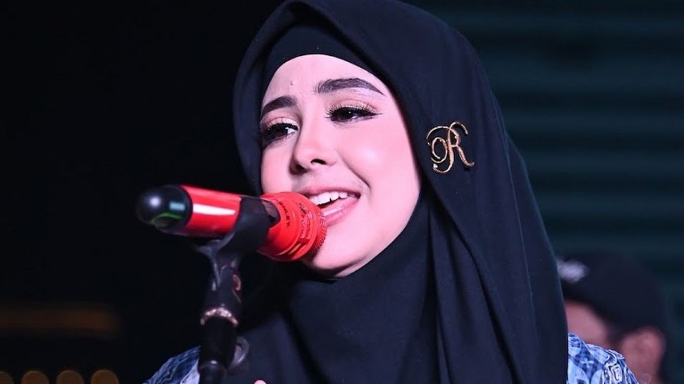 Profil Risty Tagor, Aktris yang Naik Haji Jalur Undangan Influencer ...