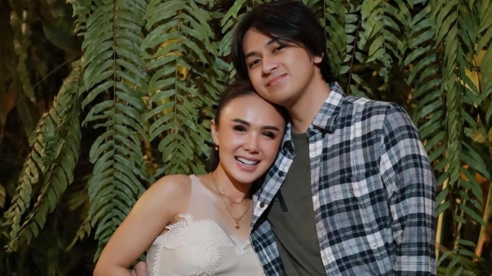 Bak ABG! Intip 5Potret Yuni Shara Rayakan Ultah ke-52, Bikin Pangling Makin Terlihat Muda