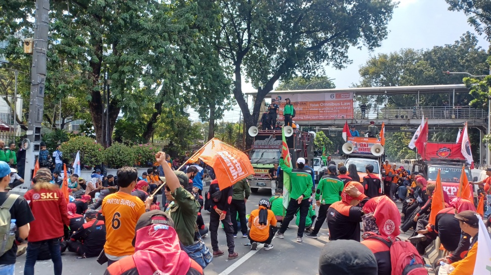 LIVE STREAMING: Suasana Ribuan Buruh Demo Tolak Tapera di Istana Negara