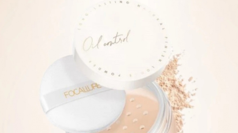Makeup Anti-Longsor! 3 Rekomendasi Loose Powder Kontrol Minyak Tahan Lama
