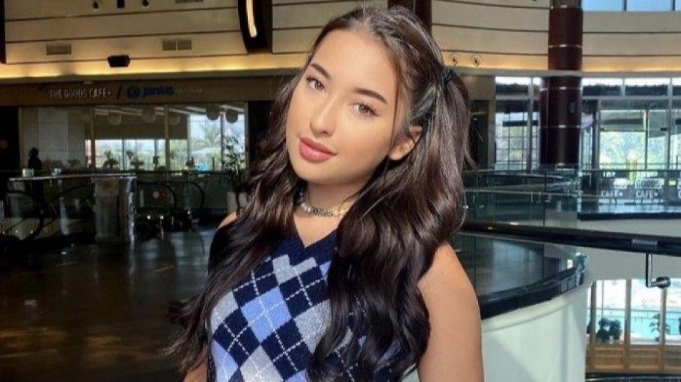 4 OOTD ala Jennifer Coppen, Perpaduan Outfit Kasual yang Wajib Dicoba