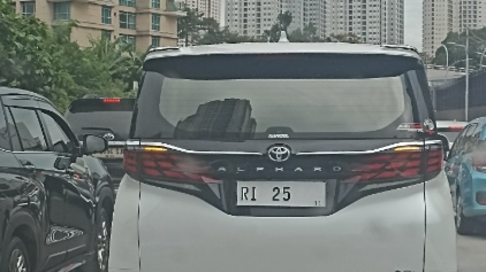 Rela Bermacet-Macetan di Jalanan, Plat RI 25 Nomor Kecil 11 Mobil Siapa?
