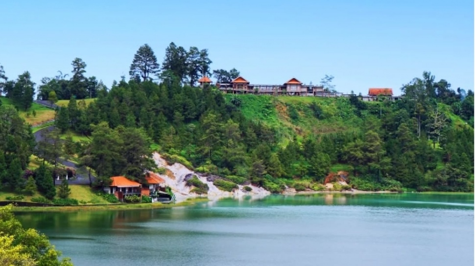 Menyaksikan Keindahan Danau Linow, Spot Healing Tipis-Tipis di Tomohon