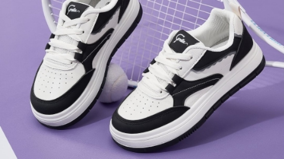 5 Sepatu Sneakers Corolla di Bawah 200 Ribu, Tetap Keren Tanpa Overbudget