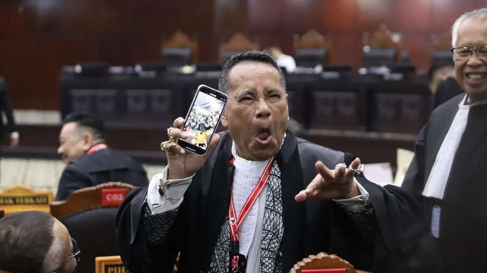 Bantah Jadi Agen Pemerintah untuk Pojokan Ahok, Hotman Paris Ngaku Gajinya Setara Gaji 10 ...