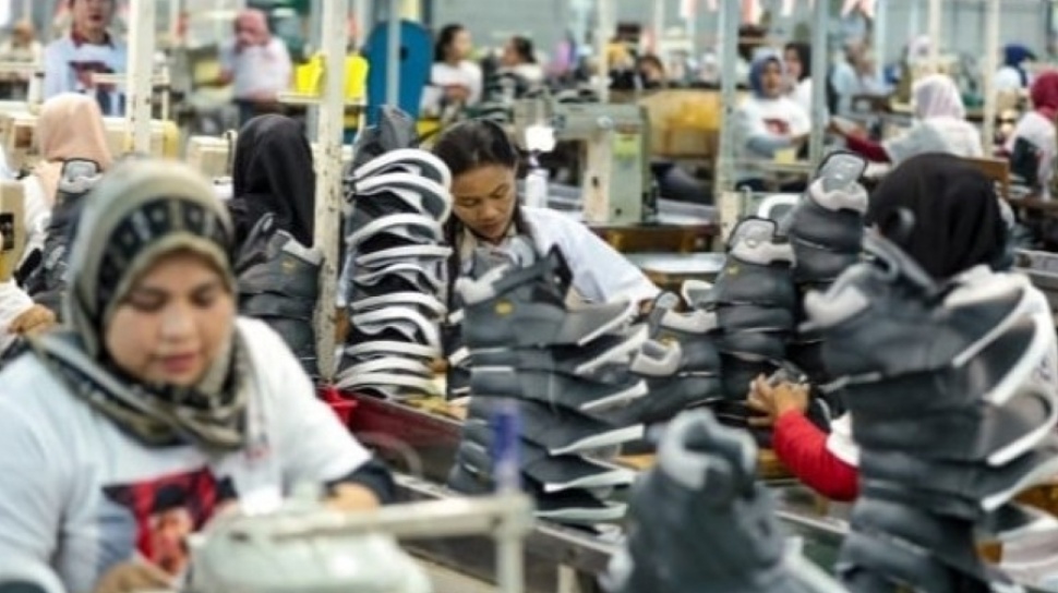 Berapa Gaji Buruh Pabrik Sepatu Nike Adidas di Tangerang? Perusahaan ...