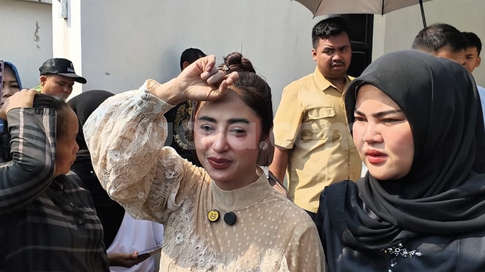 Dulu Sempat Ribut dengan Pak RT Gegara Kurban, Dewi Perssik Kini Bisa Tenang Potong Sapi di Rumah