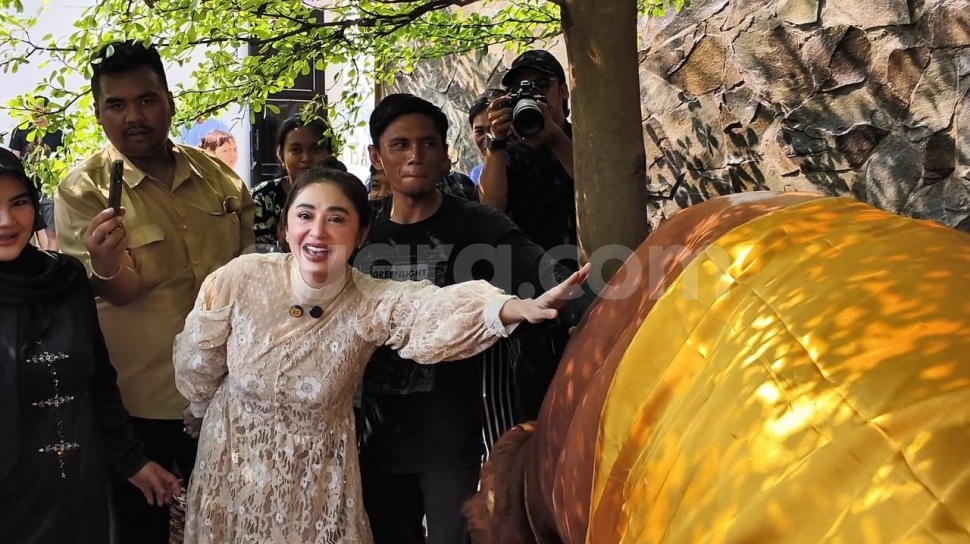 Modal Dua Sapi Limosin, Dewi Perssik Sebar 1000 Kupon Daging Kurban