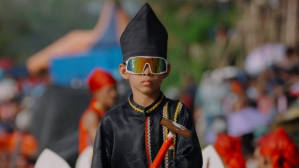 Aura Farming Dikha, si Anak Pacu Jalur yang Bikin Budaya Riau Dikenal Dunia