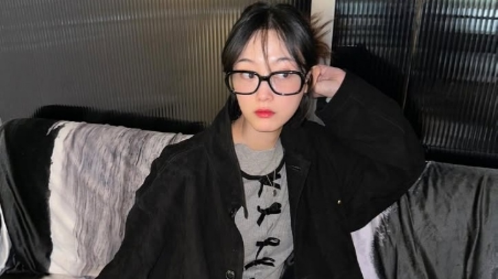 Tampil Chic dengan Monokrom, Contek 5 OOTD Hitam ala Lee Yoo Mi