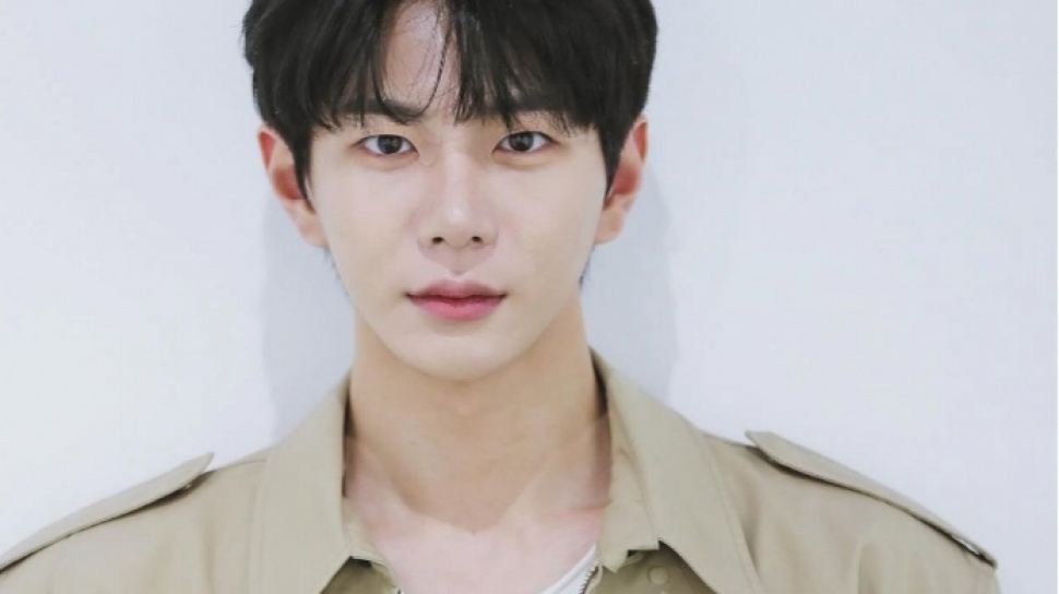 Minimalist Vibe On! Sontek 4 Inspirasi Clean Outfit ala Choi Bo Min