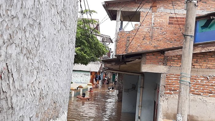 500 Rumah di Kampung Makassar Jaktim Terendam Banjir, 1.200 Warga Ngungsi
