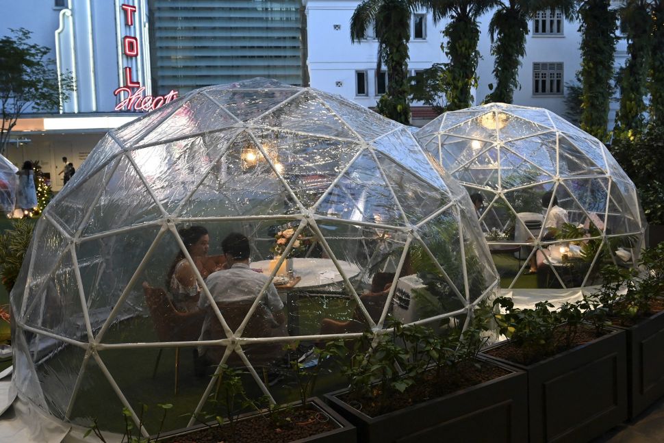 Instalasi Tempat Makan Berbentuk Kubah di Singapura