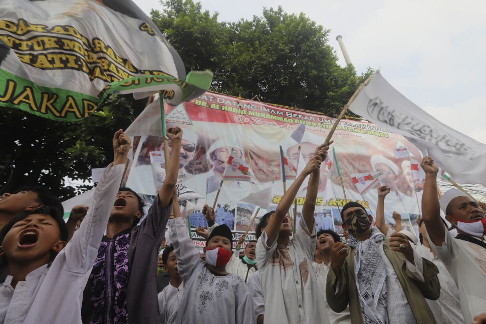 Suasana Penyambutan Habib Rizieq di Markas FPI