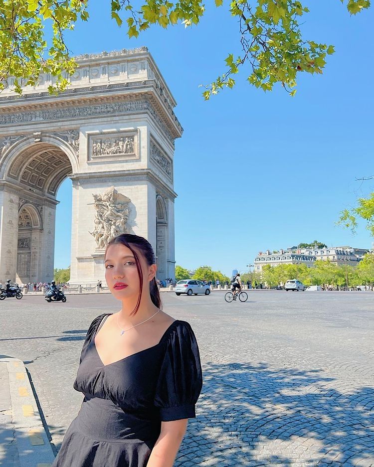 Percaya Diri dengan Tubuh yang Lebih Berisi, 5 Potret Terbaru Cassandra Lee