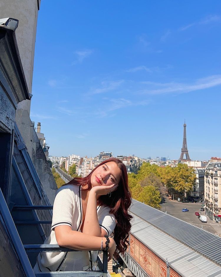 Percaya Diri dengan Tubuh yang Lebih Berisi, 5 Potret Terbaru Cassandra Lee