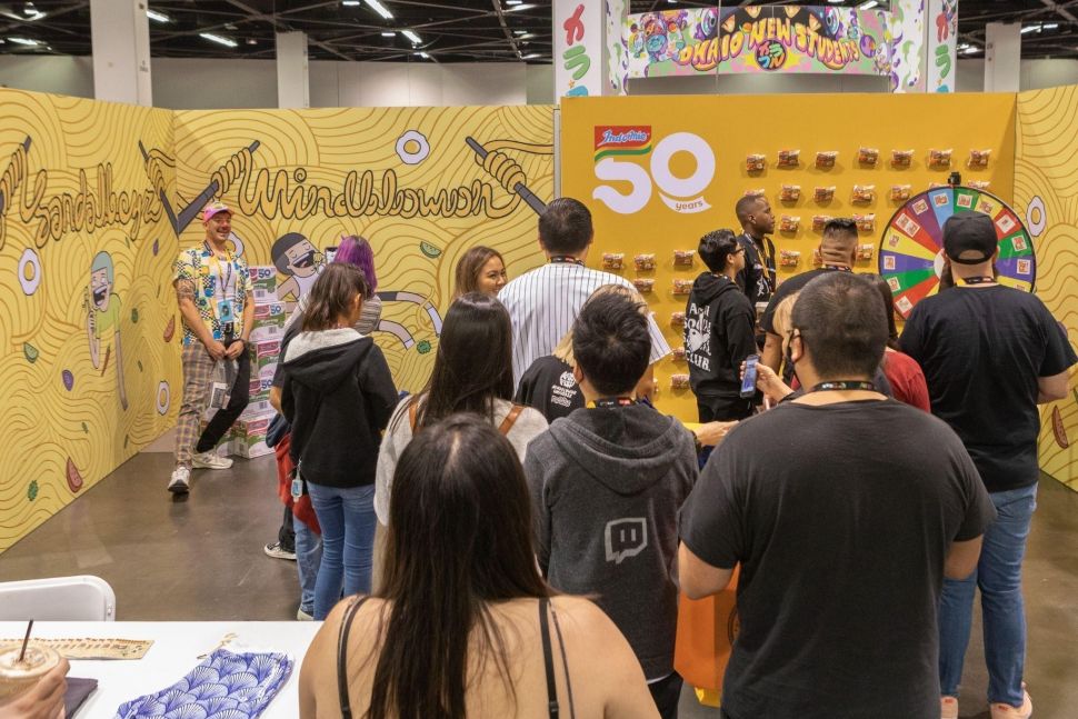 Tampilkan Produk Sandal Kolaboramie Indomie, Sandalboyz dan Tahilalats ...