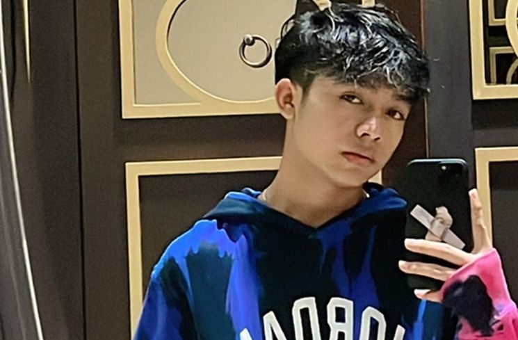 Pantes Banyak yang Sayang, Intip 10 Potret Selfie Betrand Peto yang ...