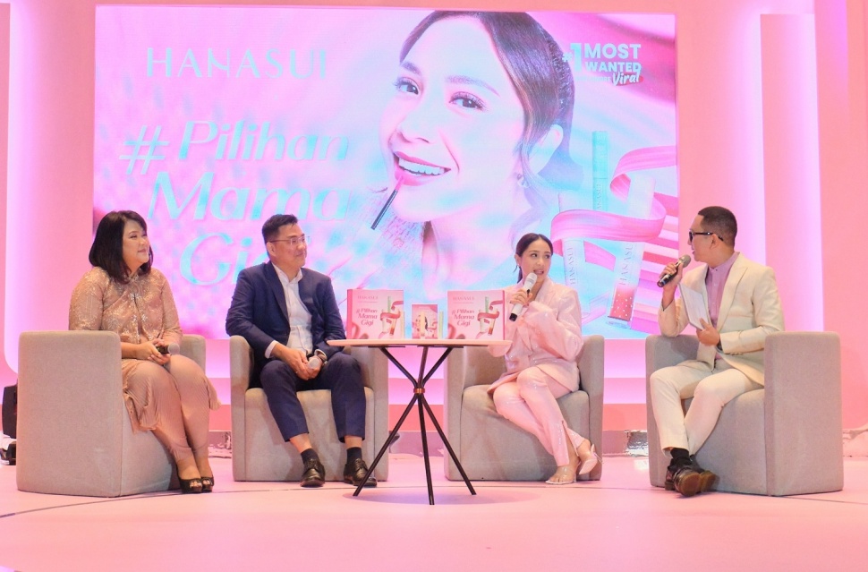 Senang dengan Teksturnya yang Lembut, Nagita Slavina Bocorkan Warna Lip ...