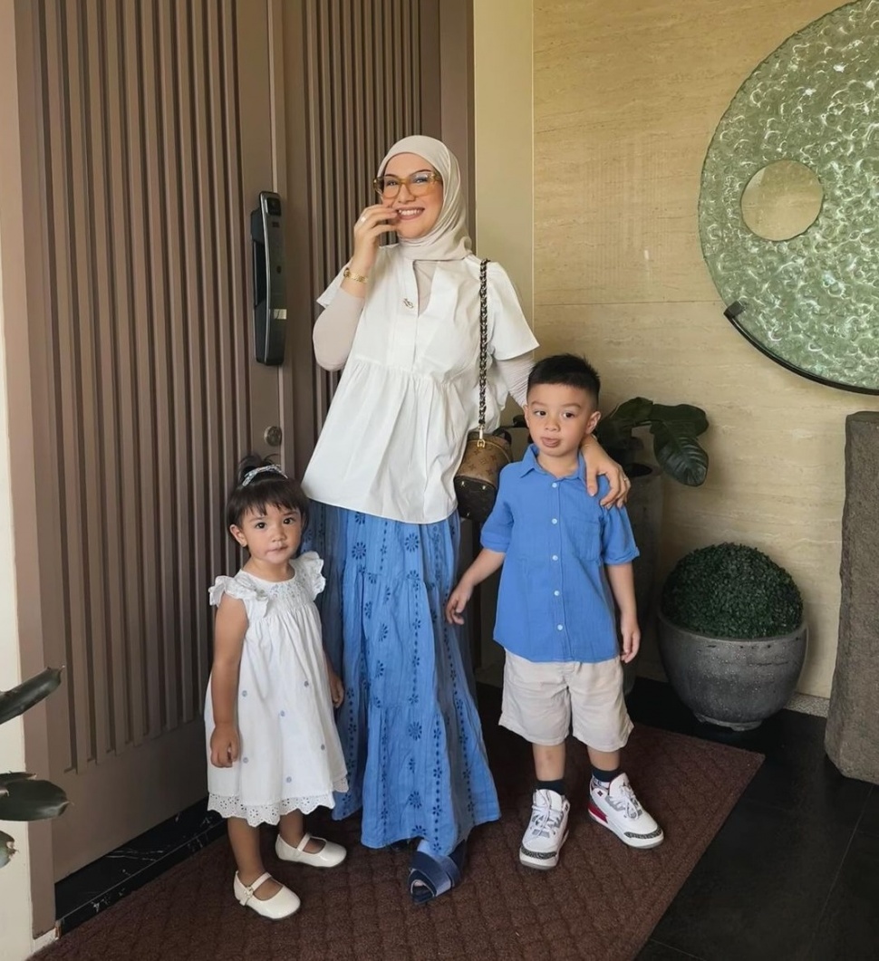 Anak Pertama Alami Speech Delay, Irish Bella Akui Sering Kasih Gadget ...