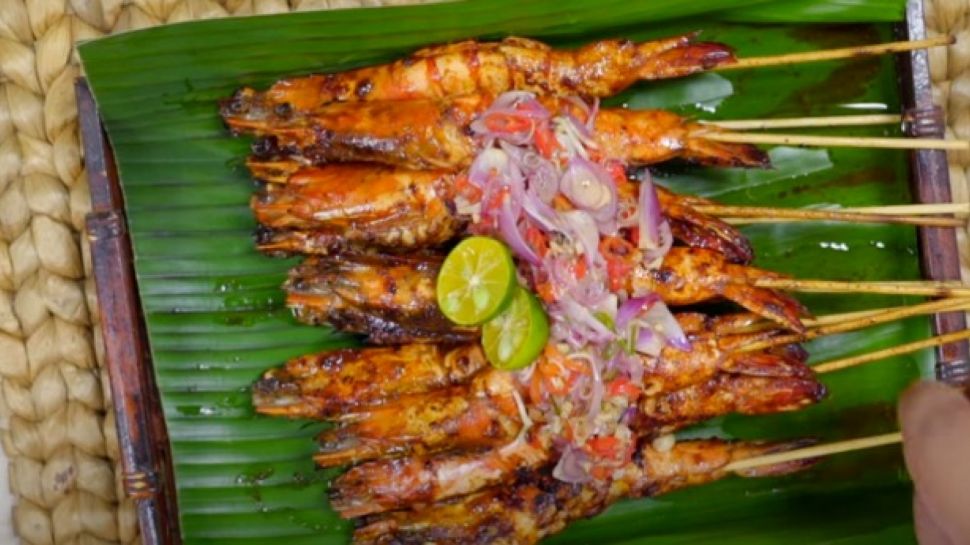 Ceriakan Makan Siang Dengan Sate Udang Sambal Matah Poptren