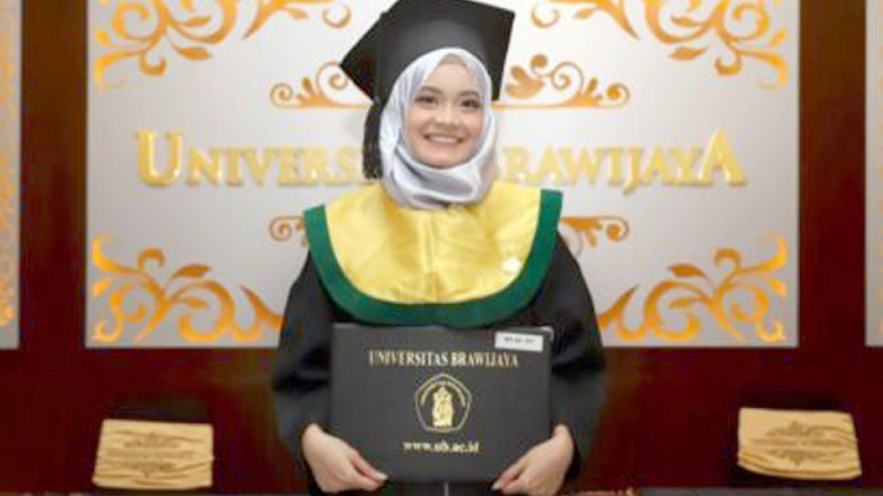 Wow! Calista Felicia Ghaydaqila Raih Gelar Sarjana Kedokteran di Usia 18 Tahun - TrendRadars ...