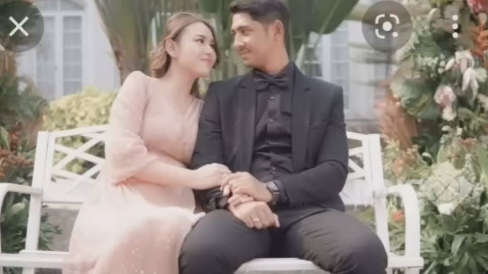 Kocak! Diminta Tanda Tangan, Arya Saloka Malah Tulis Nama Amanda Manopo ... Kocak! Diminta Tanda Tangan, Arya Saloka Malah Tulis Nama Amanda Manopo ...